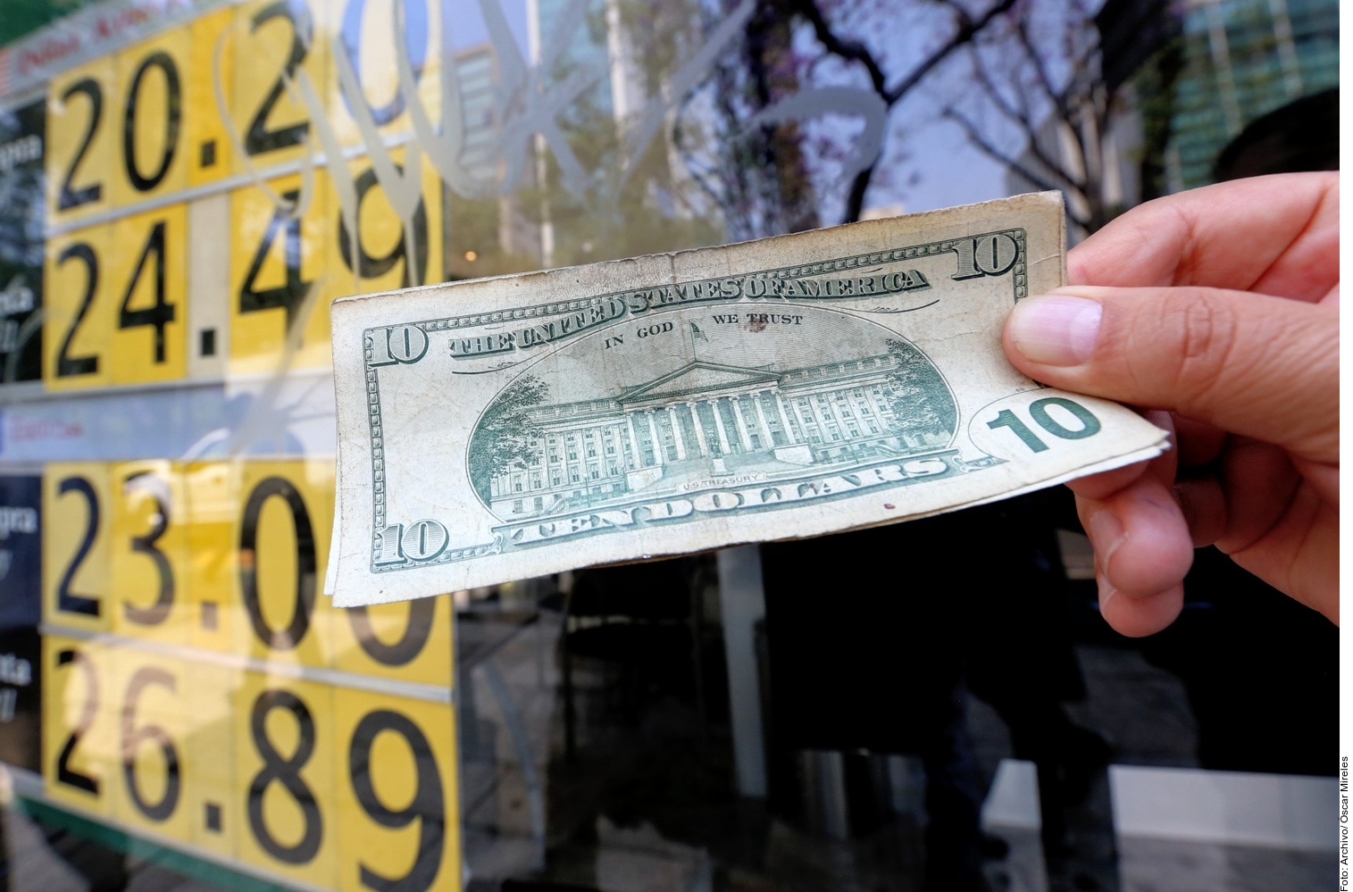 El dólar cae y el peso mexicano se fortalece el 14 de febrero de 2025