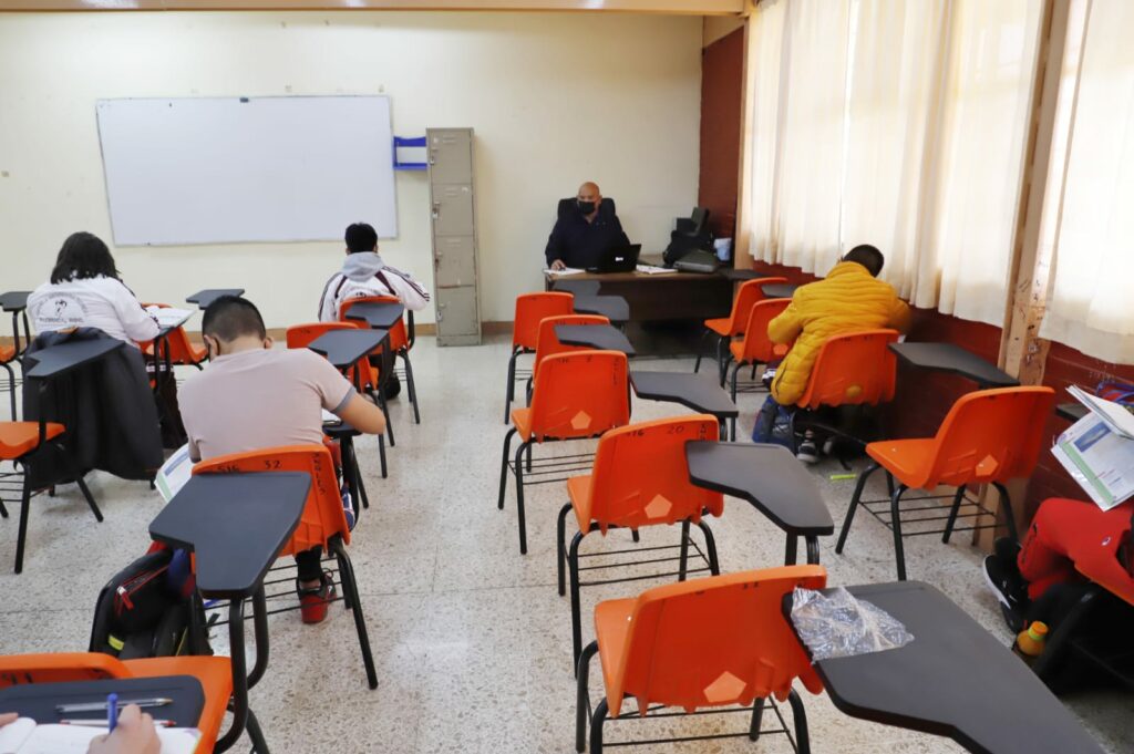 SEP 2024: Requisitos y sueldos para ser maestro de secundaria