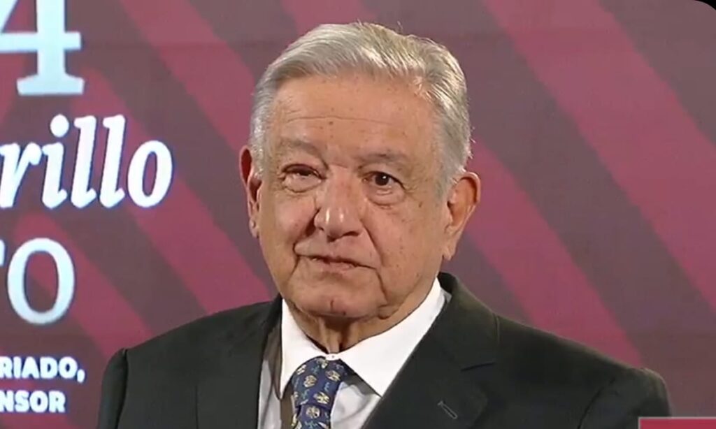 AMLO apareció en la mañanera con el ojo hinchado ¿Qué le pasó?