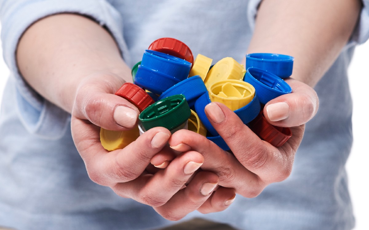 Recolectar tapitas de plástico: Iniciativa que transforma vidas y cuida ...