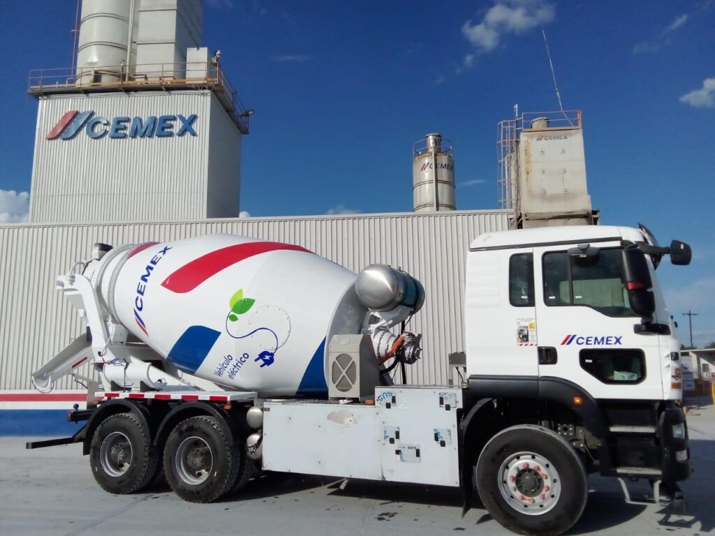 Cemex presenta camiones revolvedores eléctricos