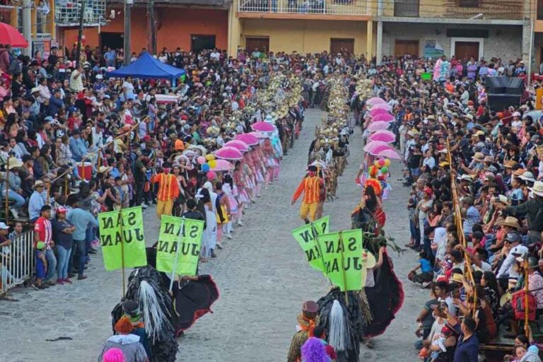 Celebran en Calnali el “carnaval más alegre de Hidalgo”