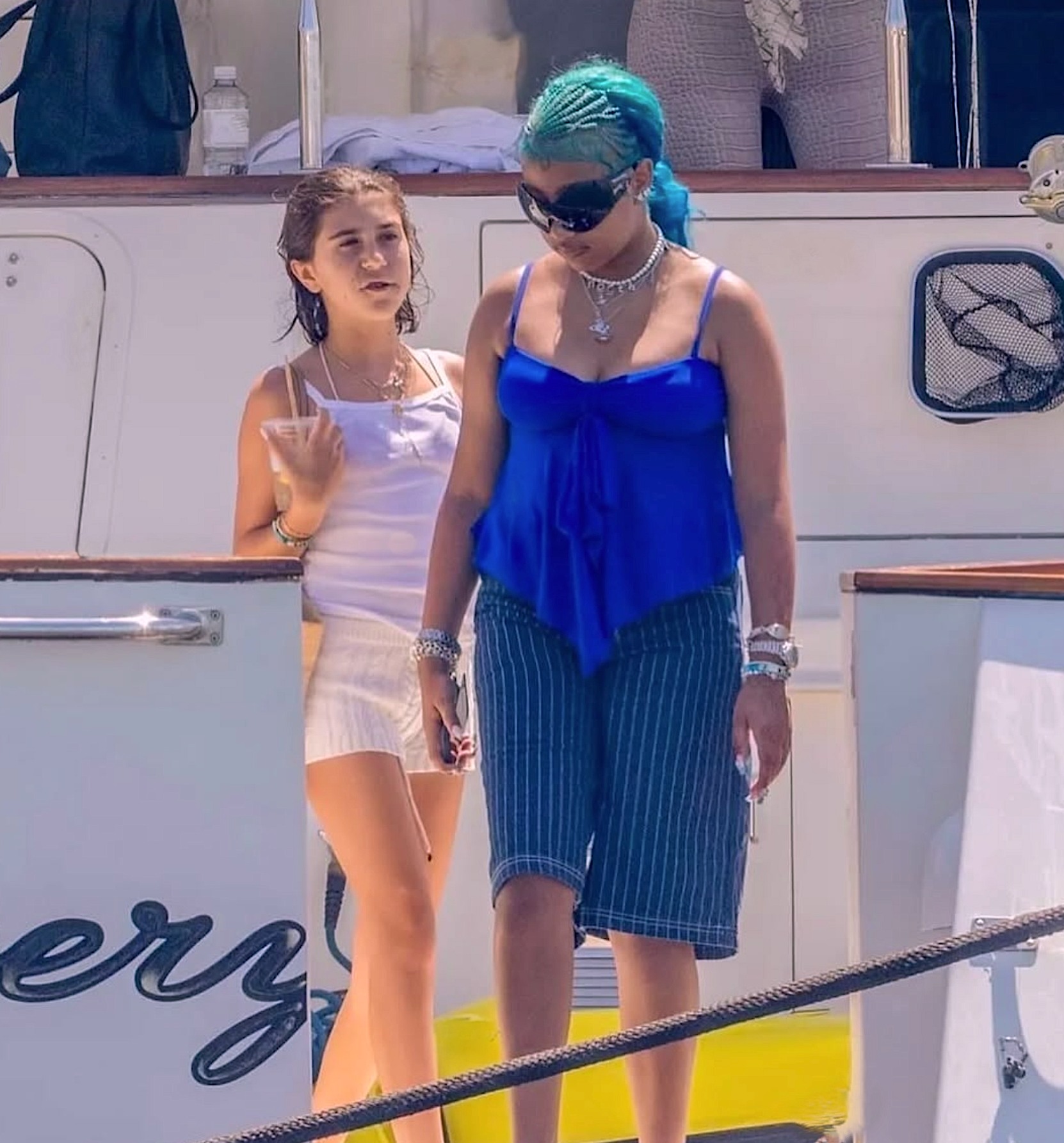 Cabello azul y yate: así festejó North West, hija de Kim Kardashian ...