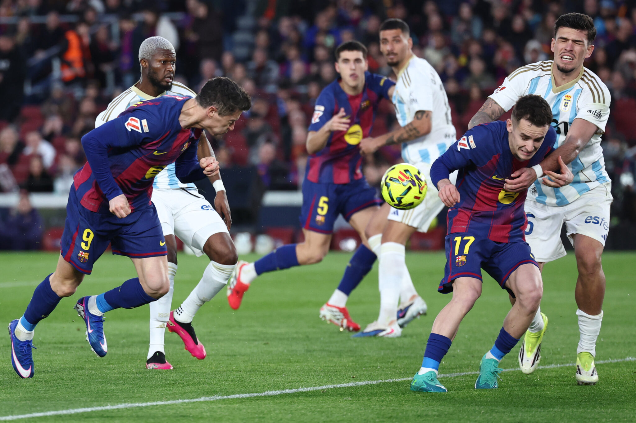 Guillermo Almada sufre en el Camp Nou: el Real Oviedo no pudo ante ...